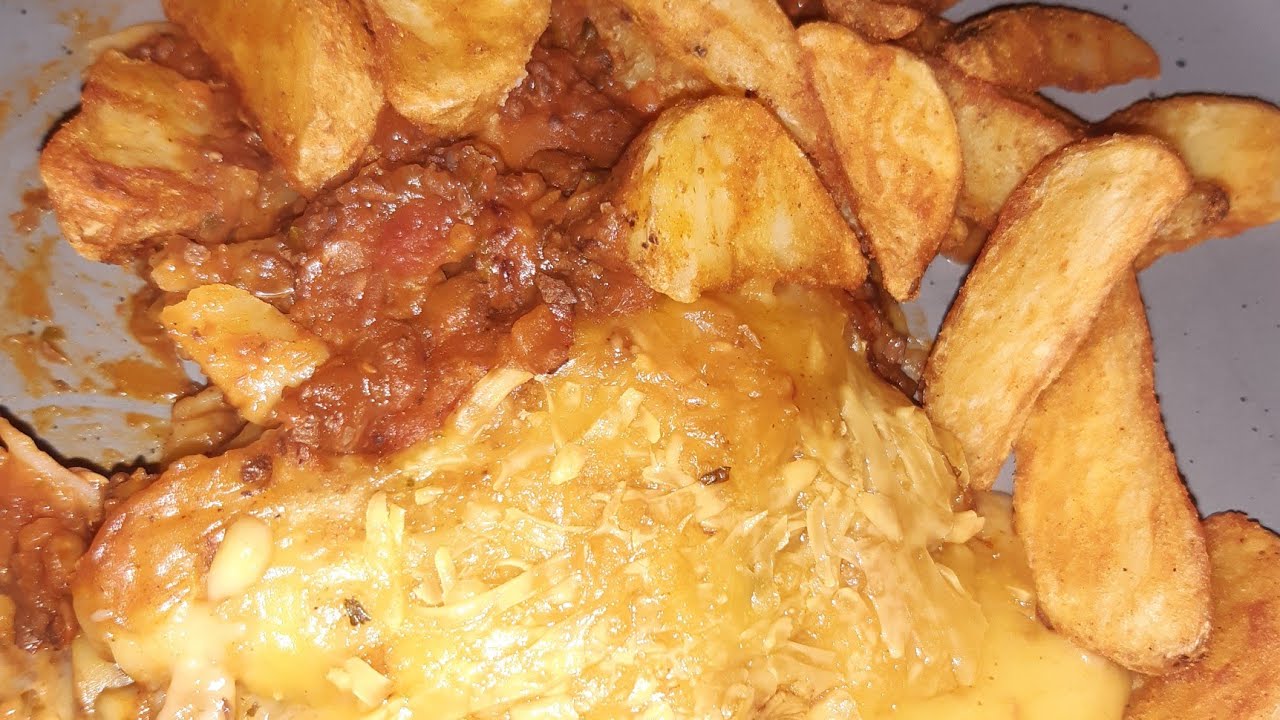 taste testing aldis no beef lasagne & asda wedges..added extra cheeze ...