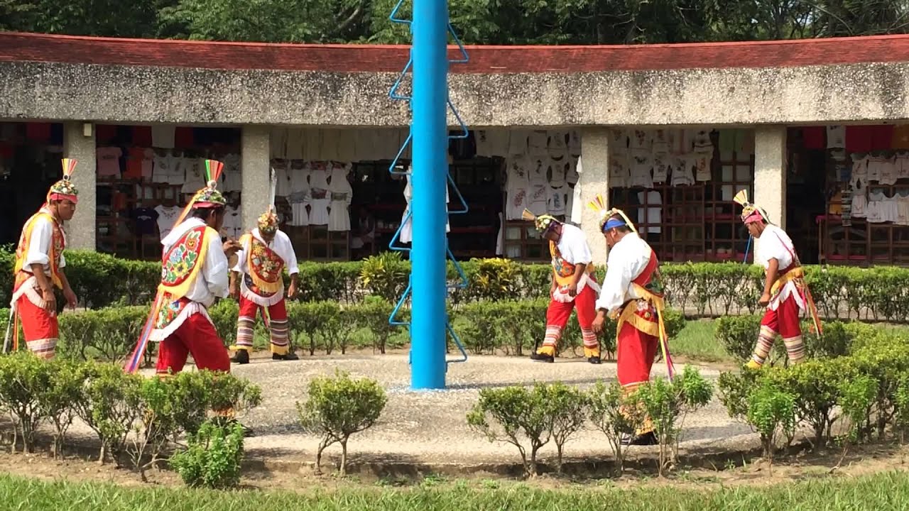 Totonacs of Papantla, Veracruz performing the "voladores" ritual - YouTube