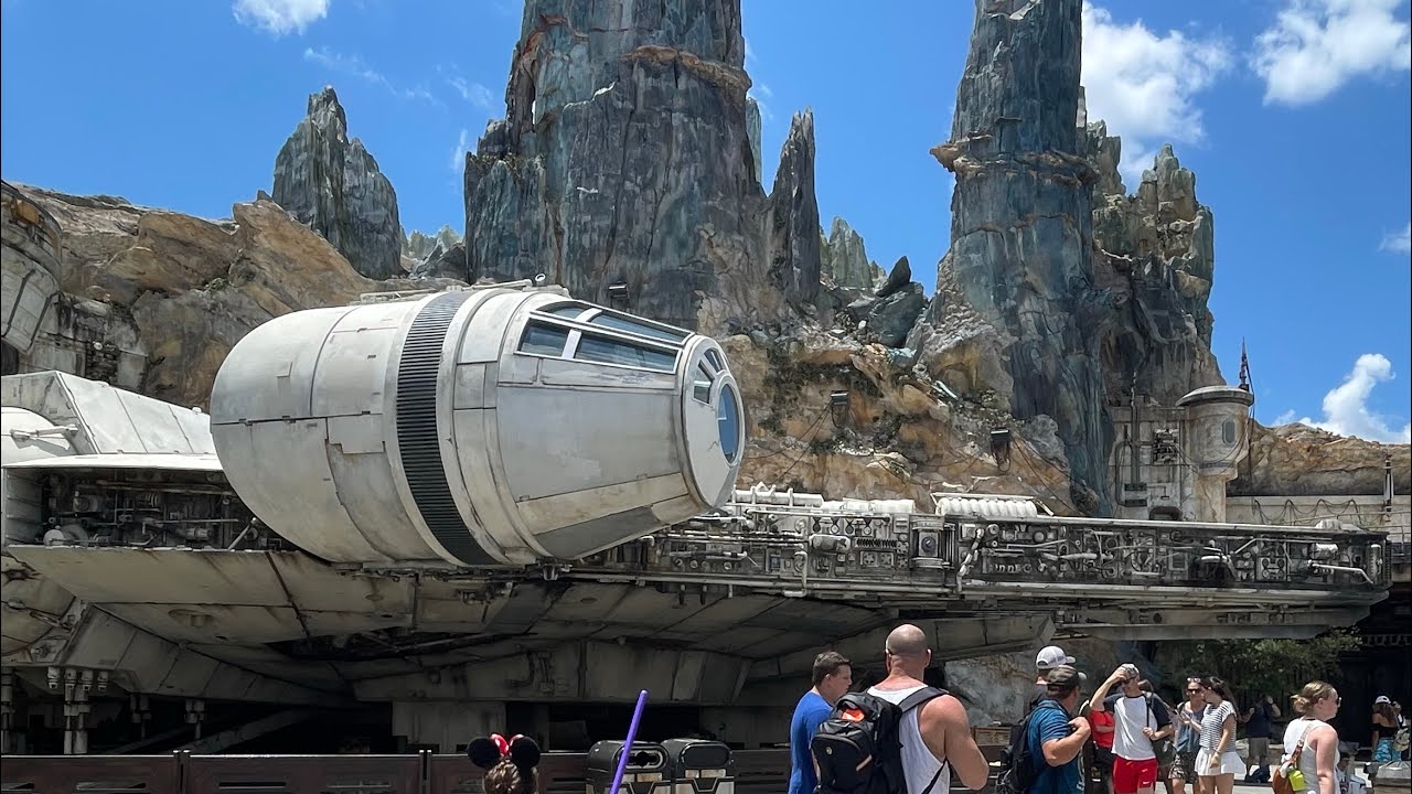 Entering and piloting the millennium falcon - YouTube