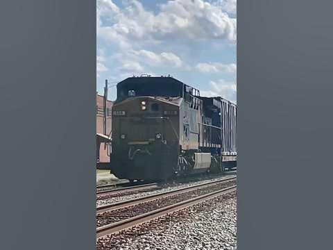 CSX 569 Works Really Hard as Rear DPU on M409!! - YouTube