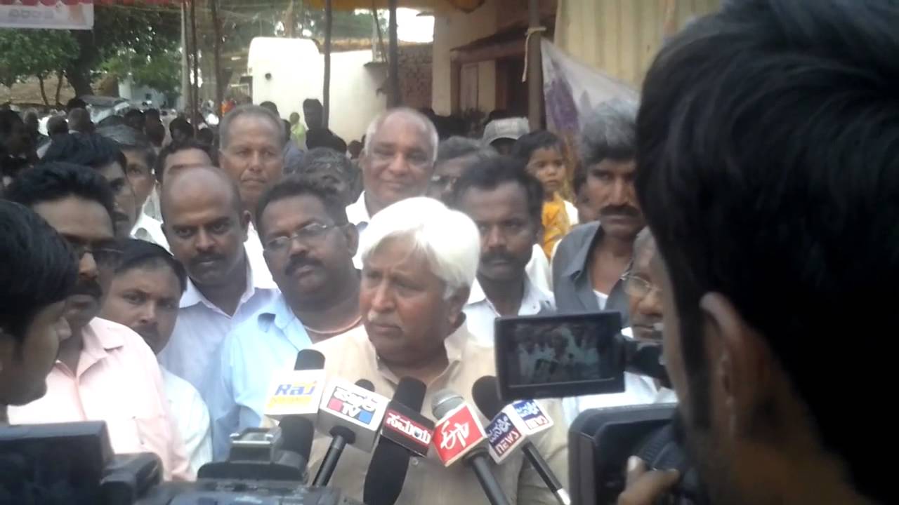 Sri H. K. Patil addressing press - YouTube