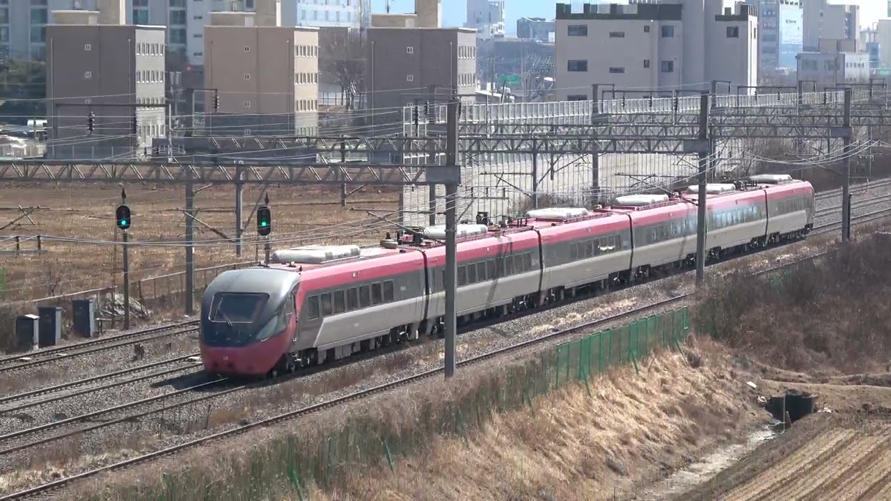 ITX-새마을 경부선 오산역 인근 통과 (ITX-Saemaeul train passing near Osan station ...