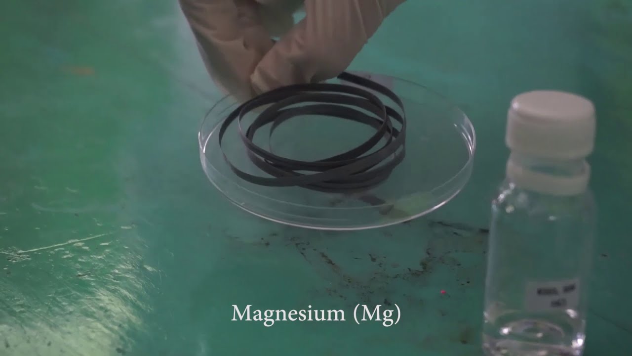 Small Scale Experiment on Reduction of Copper(II) Oxide - YouTube