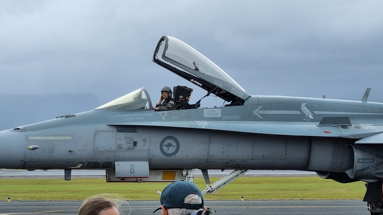 F18 classic hornet last ever RAAF display - wings over Illawarra 2021 ...