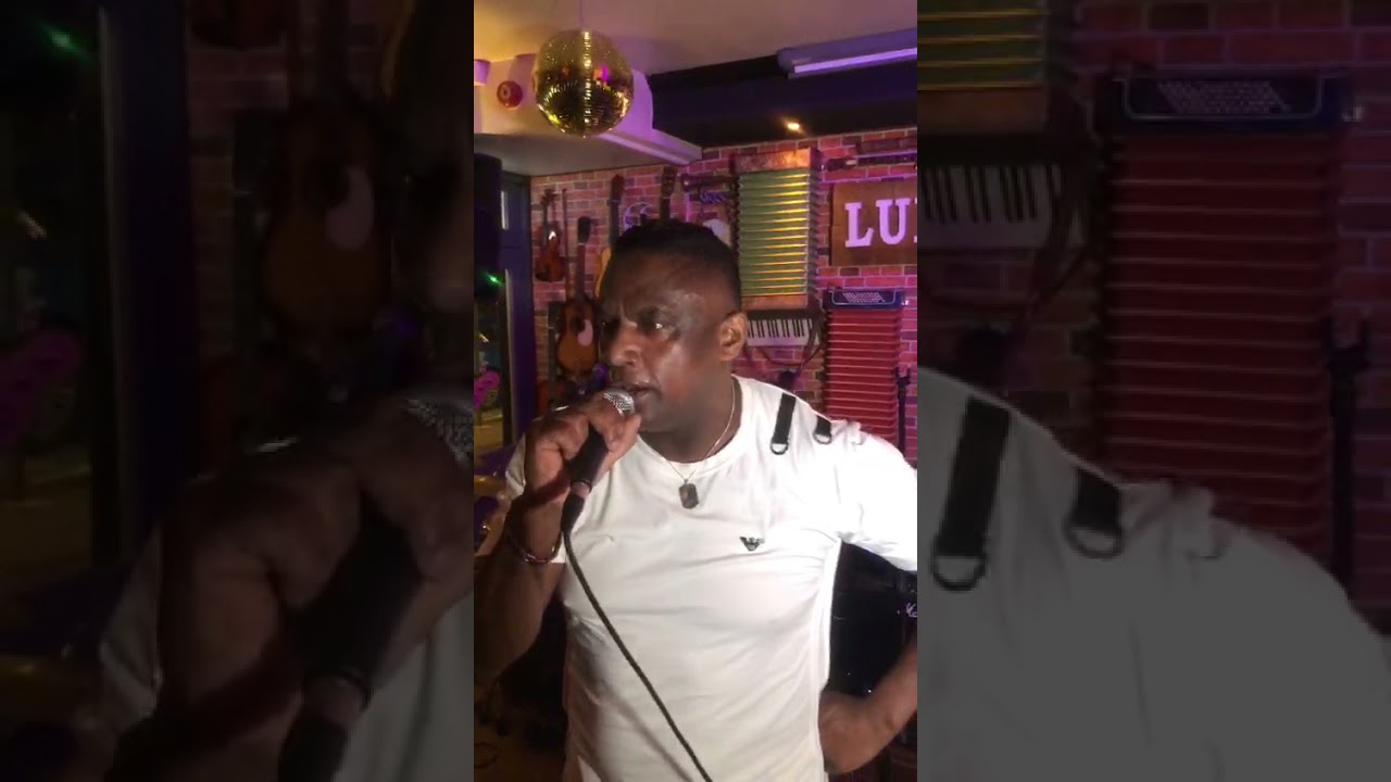 Harripaul Living in this world live from Lunar lounge - YouTube