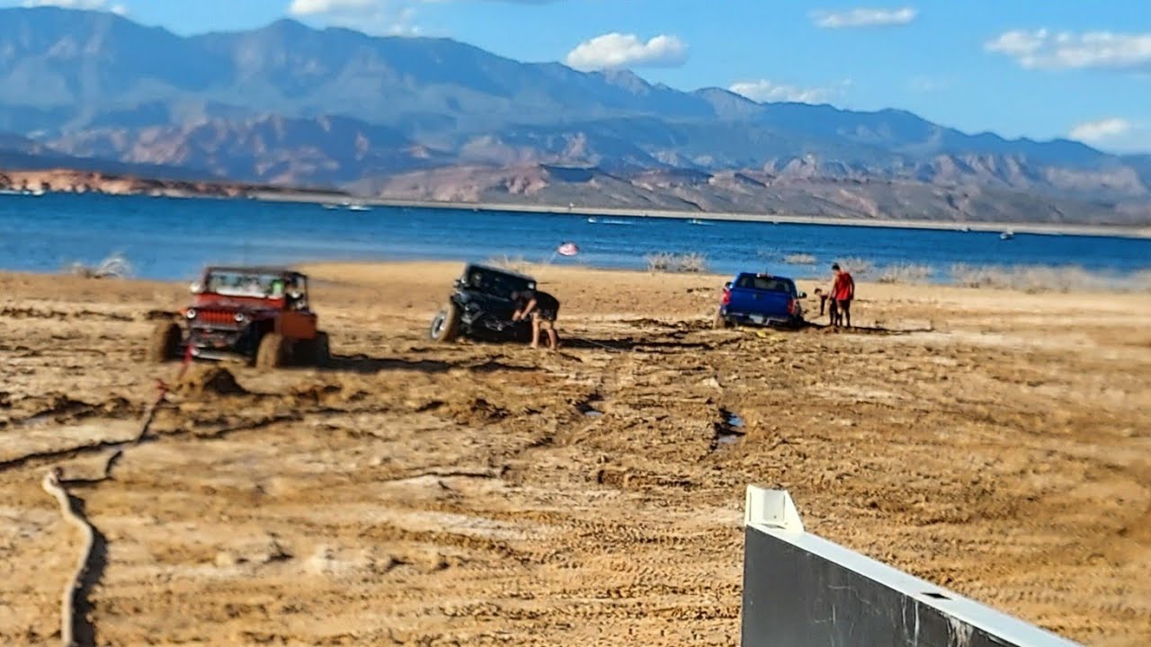 5 Ton Saves the Day! Stuck Semi Truck, and 4 Rigs Stuck in the Mud ...