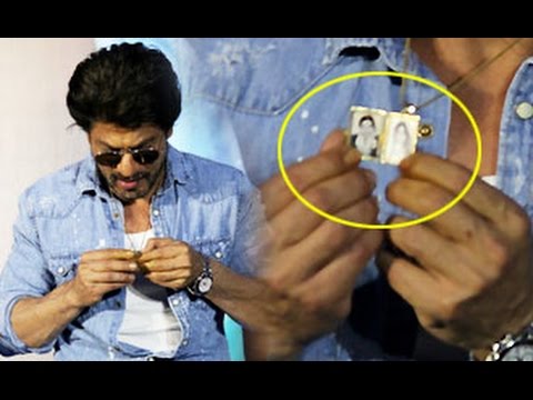 Shahrukh Khan Shows His Raees LOCKET To Media Reporters - YouTube