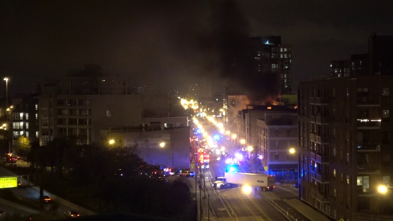 2017-11-05 Chicago building fire on Milwaukee and Huron - YouTube