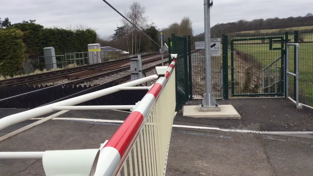 Oddingley Level Crossing (Worcs) Sunday 18.02.2018 - YouTube