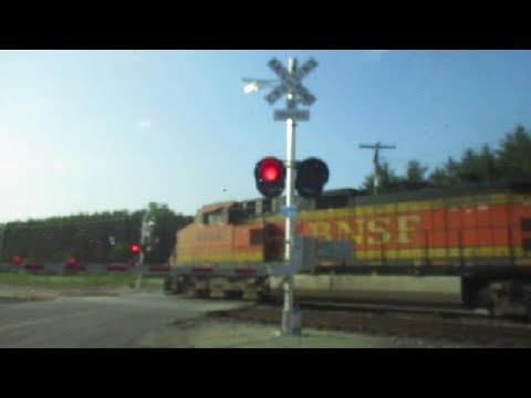 BNSF 4964 West MBRCNTW Meet BNSF 7376 East HNTWTUL (6-13-2017) - YouTube