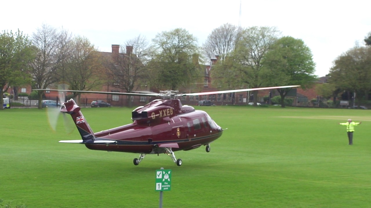 Queen Elizabeth II Helicopter Arriving in Leicester Maundy Thursday ...