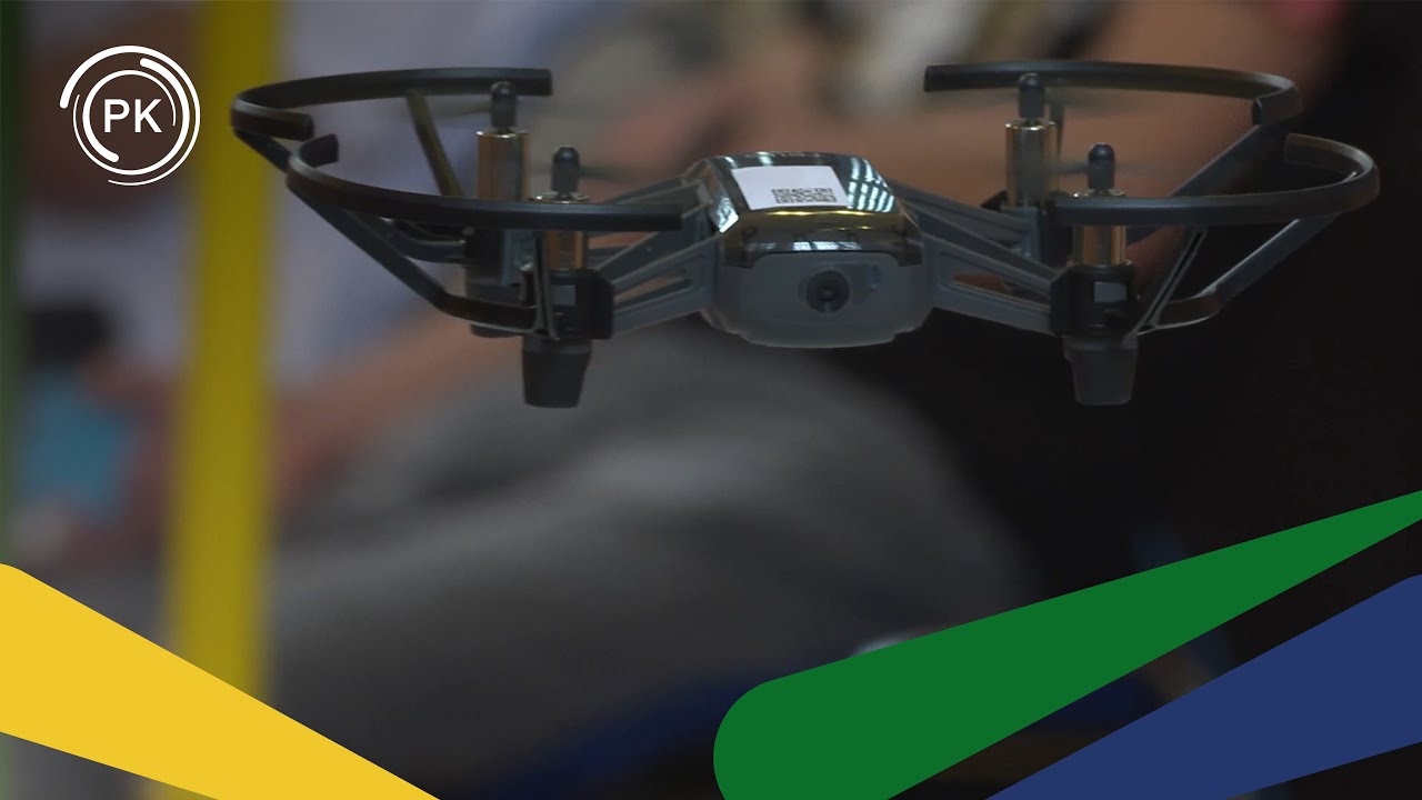 Studenti soutěžili s mini drony - YouTube