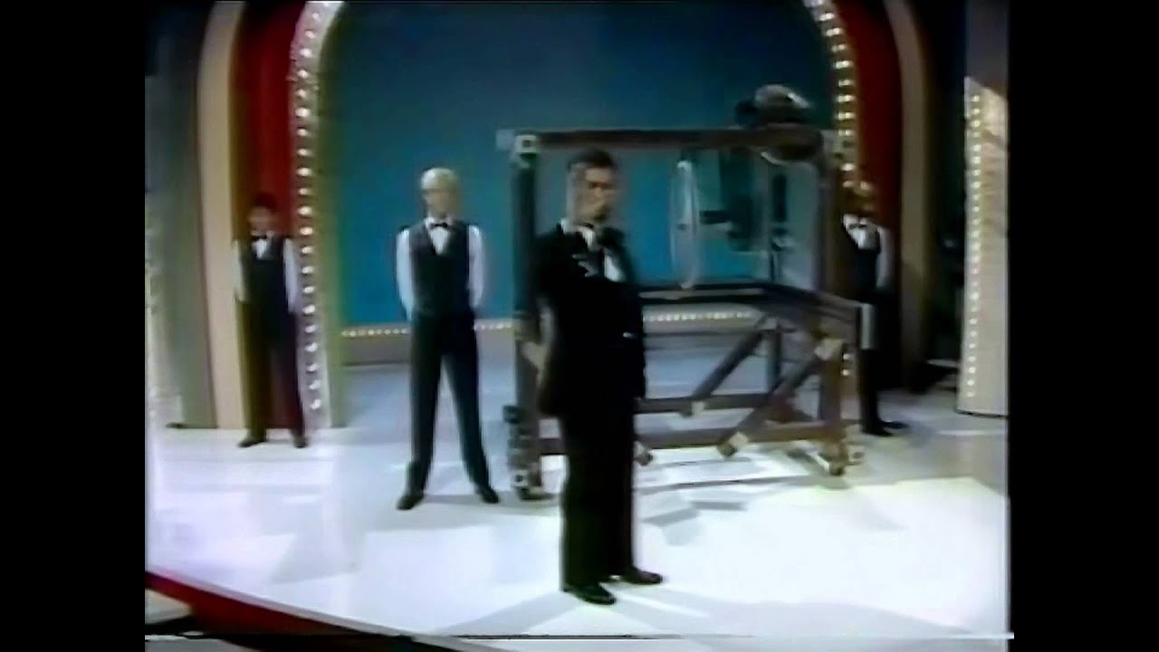 Blackstone Buzzsaw Paul Daniels Magic Show - YouTube