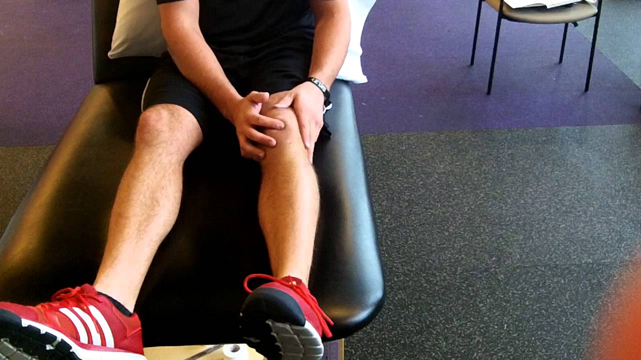 Self patella mobilization - YouTube