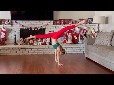 Savi Carson Christmas Improv - YouTube