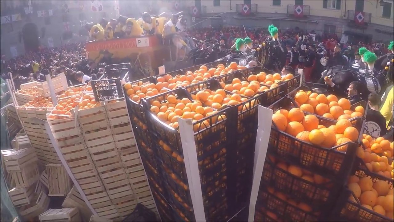 LA BATTAGLIA DELLE ARANCE 2017 (IVREA) - YouTube