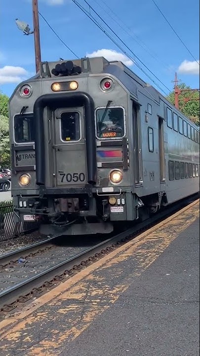 Njt 6635 with 7050 leading and a friendly engineer - YouTube