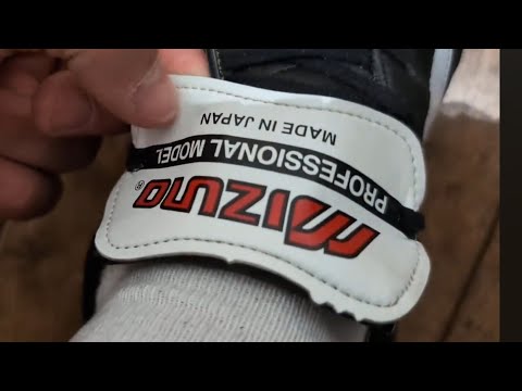 🇬🇧🇺🇸 SOLUTION PRO TIP for Mizuno Morelia 2 Made In Japan Tongue Issue! Laces Through the Tongue!