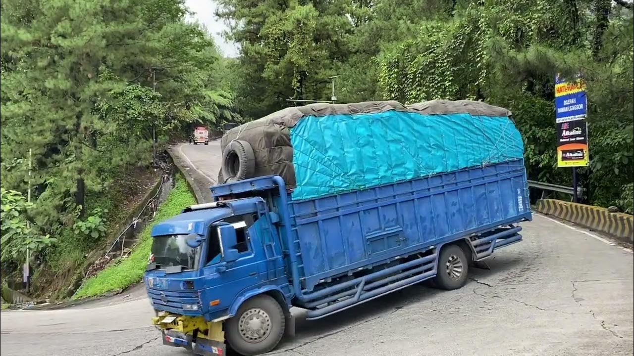 Truk muatan berat di sitinjau lauik - YouTube