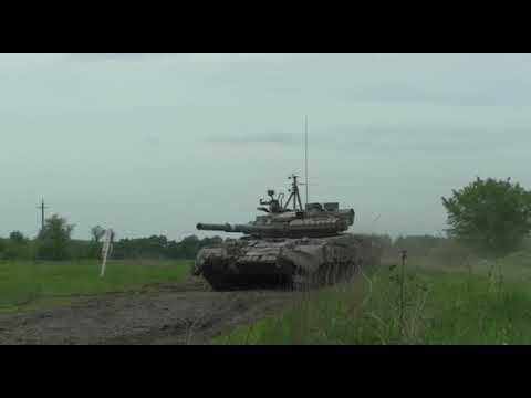 Russian T-80BV Tank and BTR-82A APC in Action in Ukraine