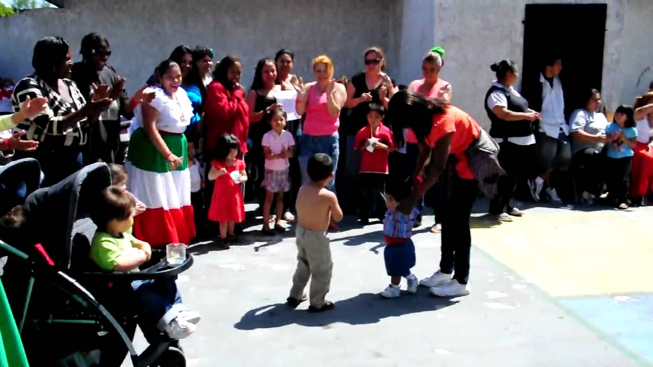 Little Cholo kid dancing Gasolina LOL. - YouTube