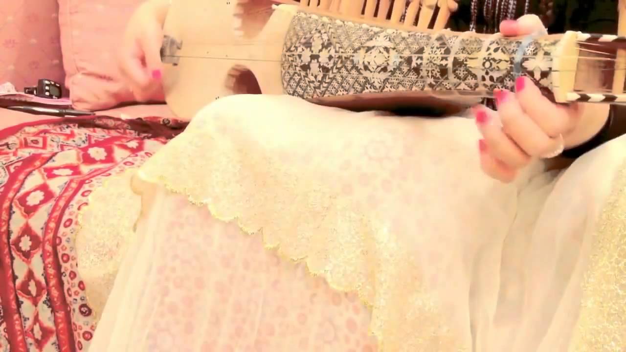 Pashto Cute Girl Playing Rabab - YouTube