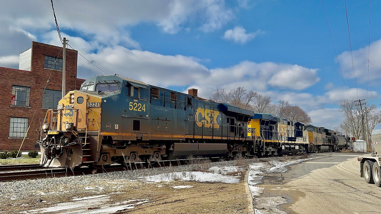 CSX 5224 Leads Fairly Large L303 Manifest | Acknowledging Crew ...