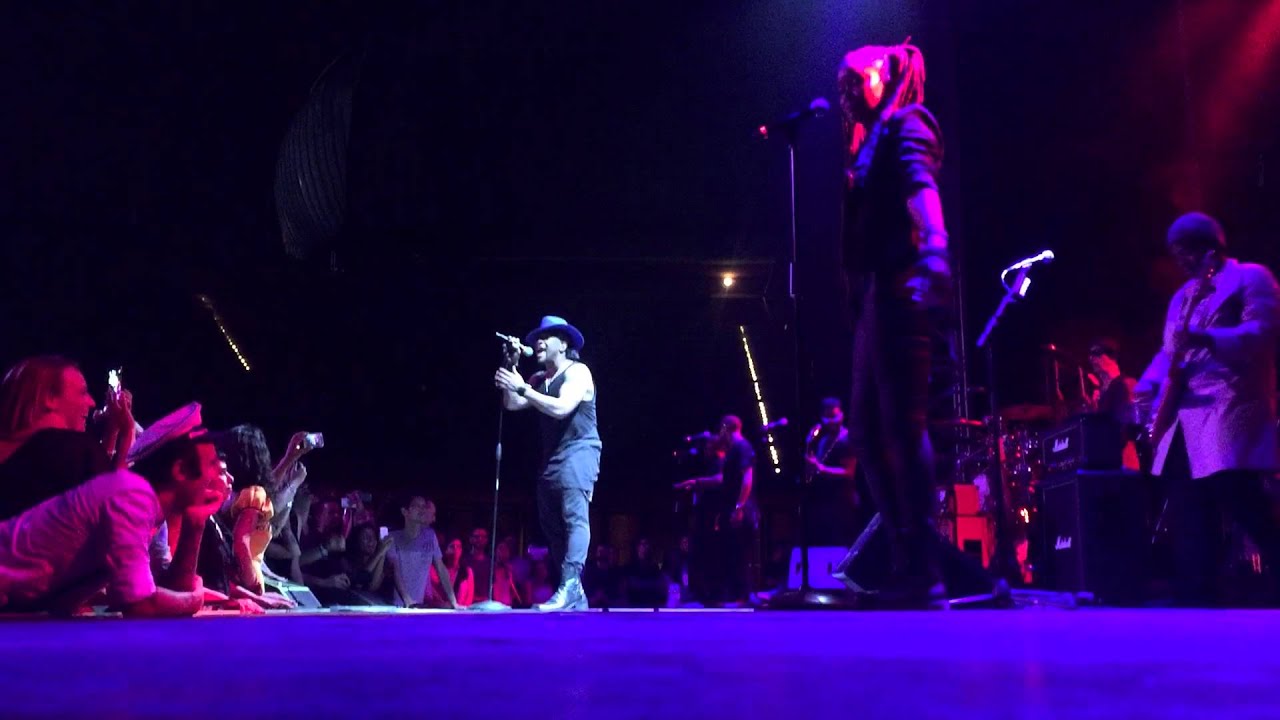 D'ANGELO - UNTITLED (HOW DOES IT FEEL) (LIVE IN ROME 2015) - YouTube