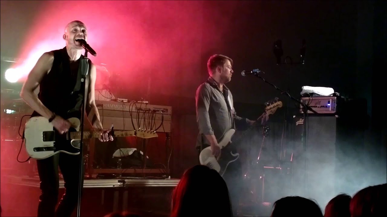 Juha Tapio - Kaksi puuta - Live @ Peurunka Areena 31.10.2015 - YouTube