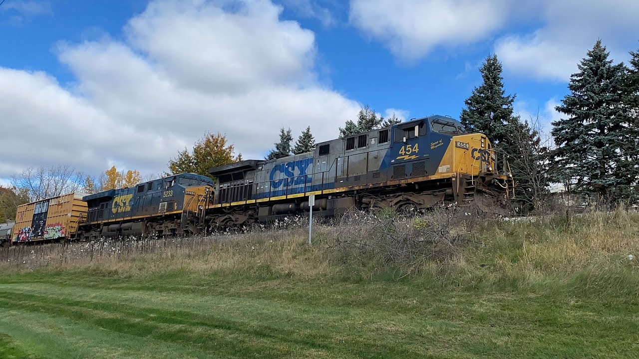 CSX #454 Spirit of Magnolia Rushes Uphill/Horn Tap/Family of Deer/Light ...