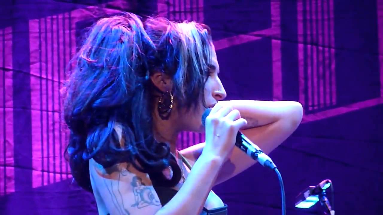 Amy Winehouse - Complete Final Concert - #5/9 - Back to Black (June 18 ...
