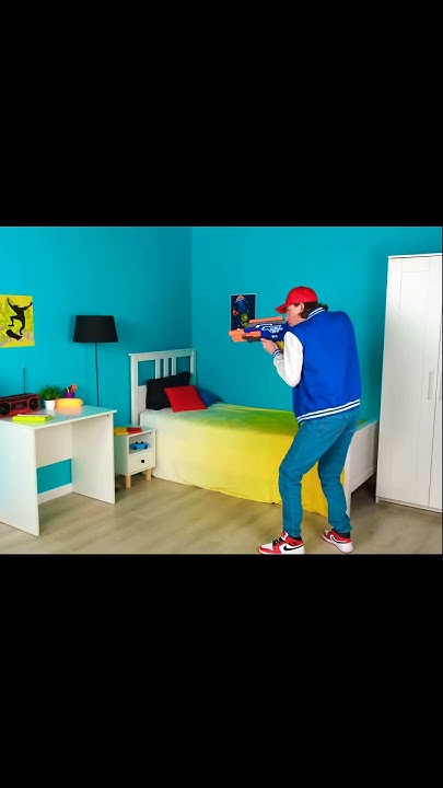 Девушка упала Youtube