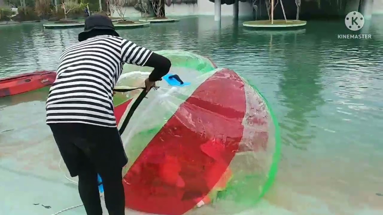 Masuk ke dalam Bola Air (Water Ball) Raksasa di Dusun Semilir #bola # ...