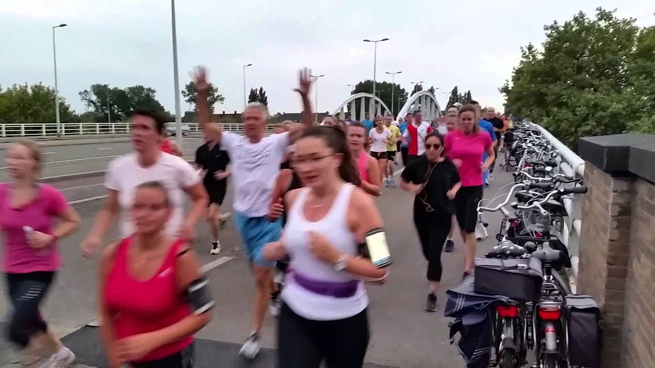 Rotterdam Running Crew in en rond de kuip 2014 - YouTube