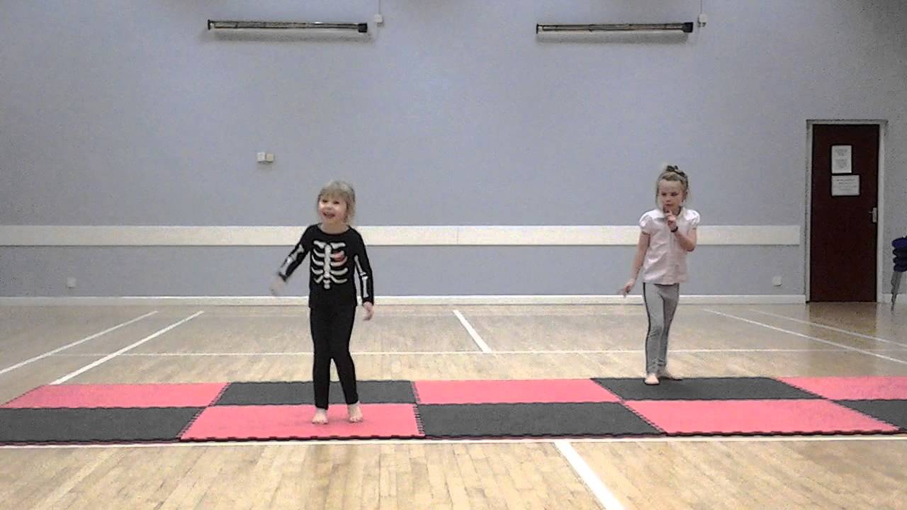 Rudolph the red nose reindeer dance routine - YouTube