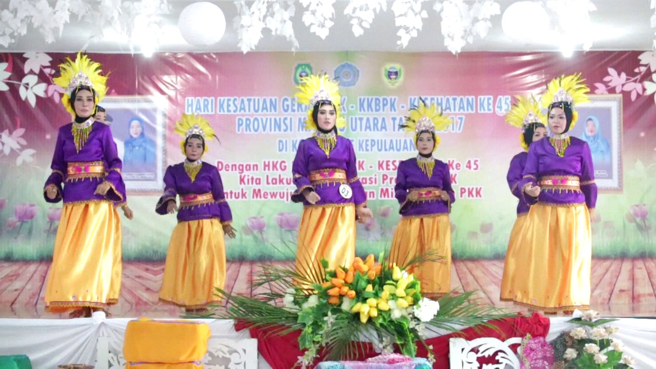 Tari Dana Dana Kabupaten Pulau Taliabu Propinsi Maluku Utara . Lomba ...
