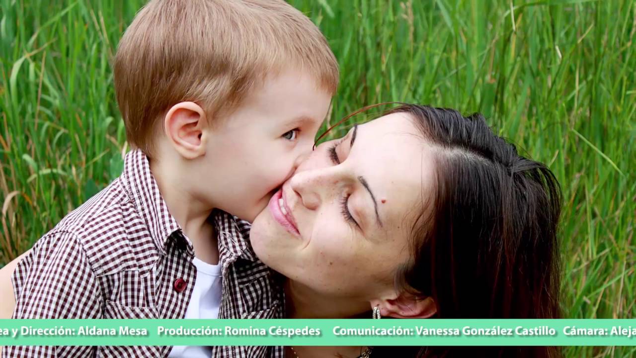 Porqué no es conveniente dar besos en la boca a los niños - YouTube