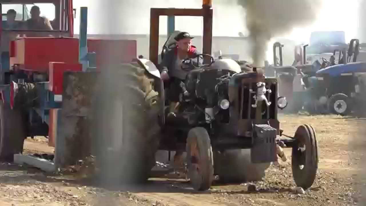Tractor Pulling at The Great Dorset Steam Fair 2015 England - YouTube