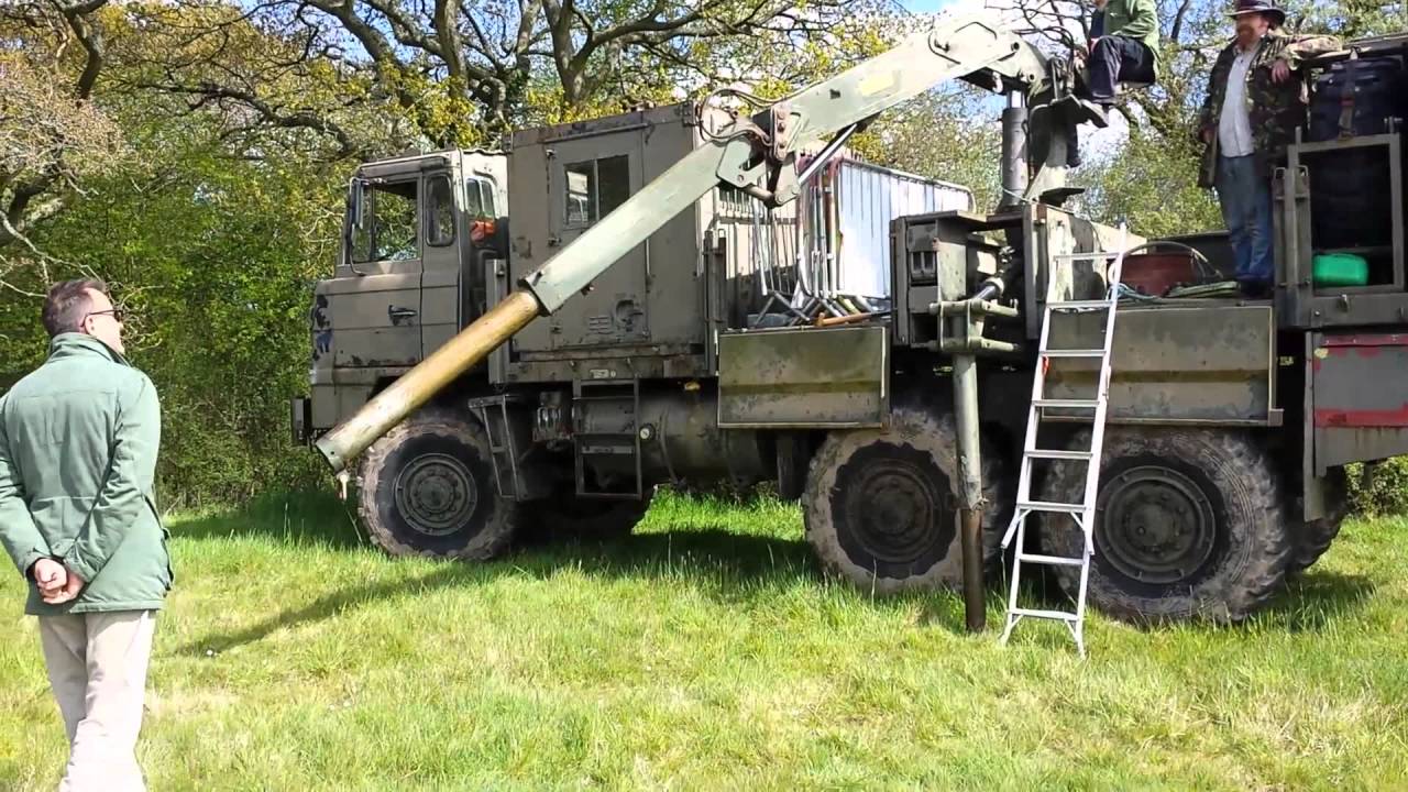 Foden FH70 Gun Tractor Hiab operation - YouTube