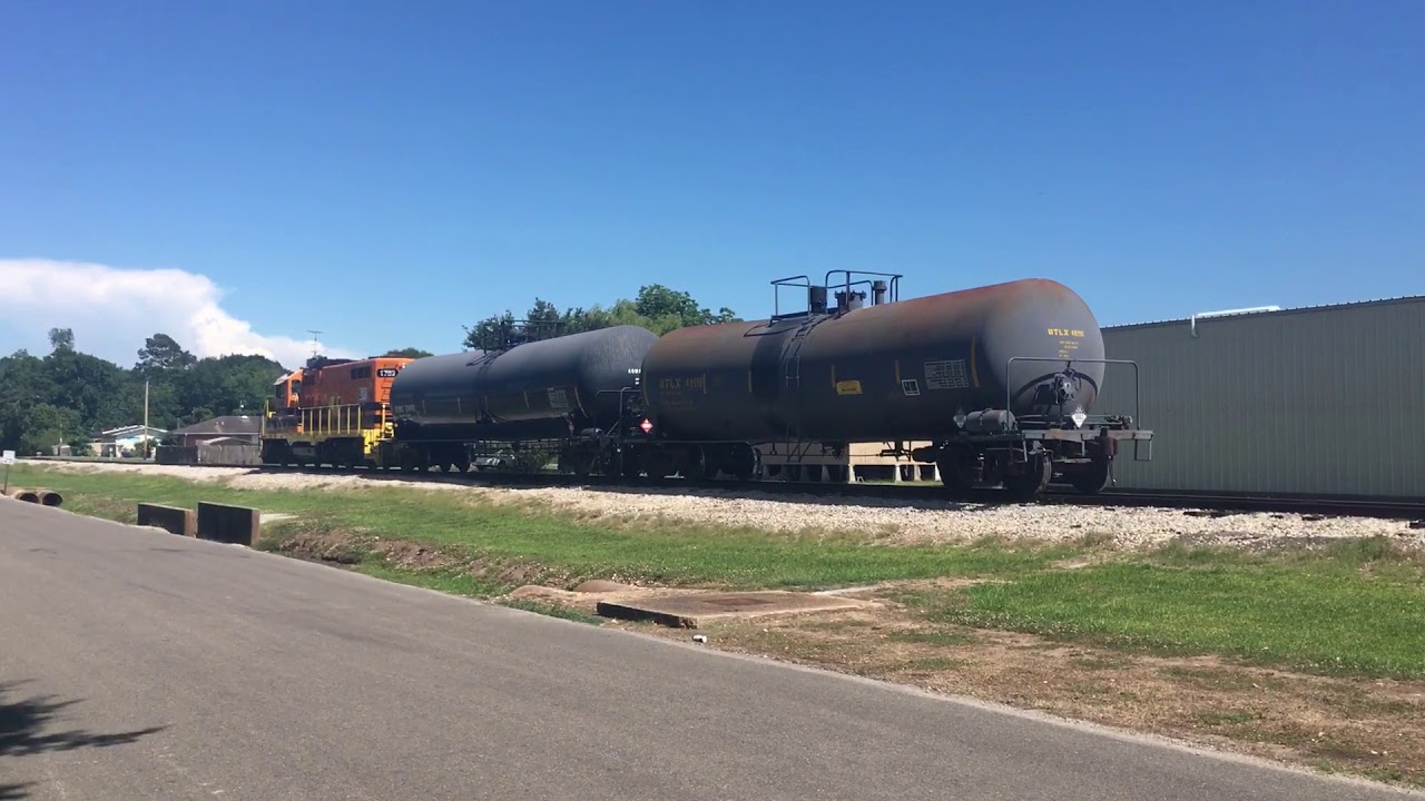LDRR 1703 leaves with 2 tankers - YouTube