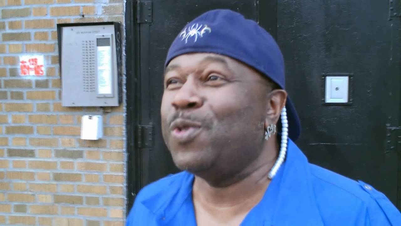 Coolin' wit bowlegged lou! - YouTube