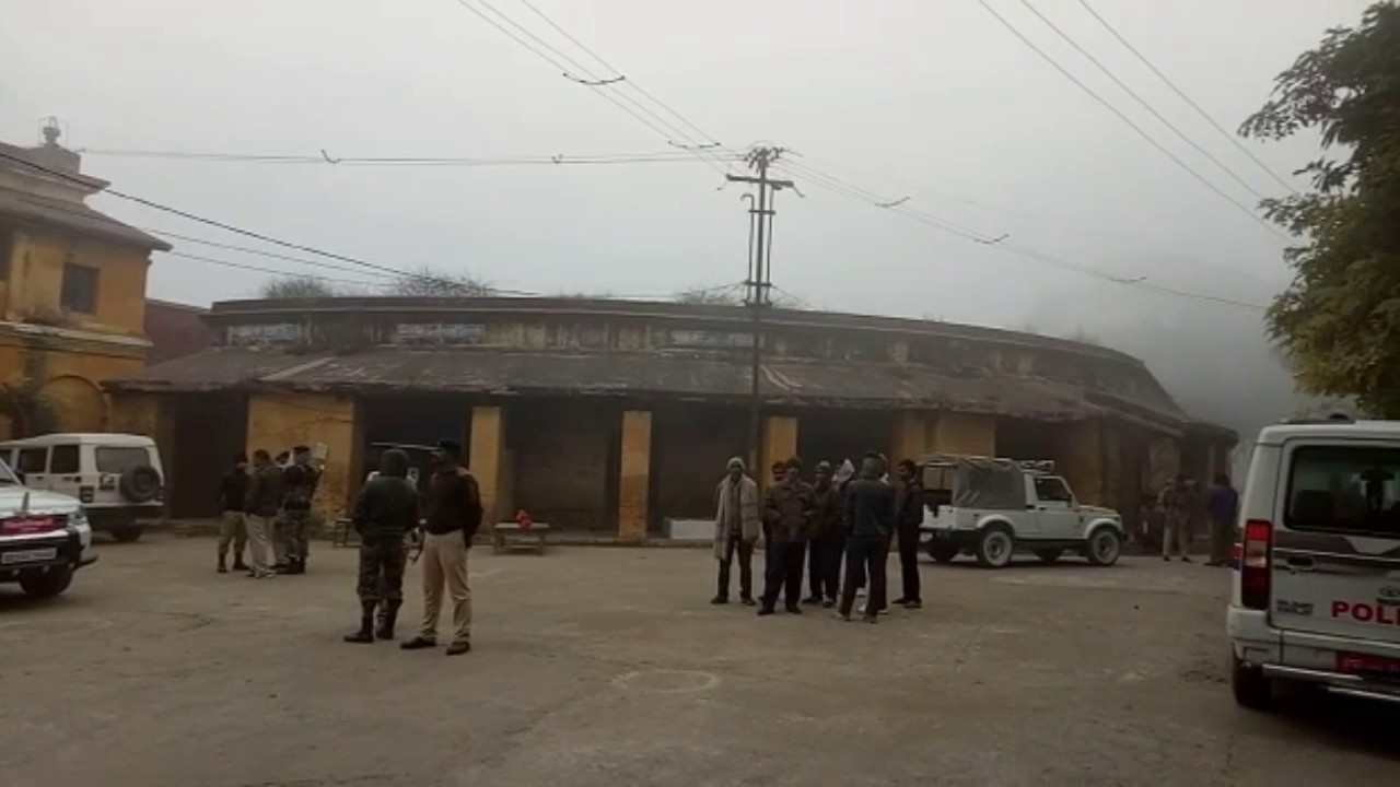 five prisoners escaped from buxar central jail in bihar - YouTube