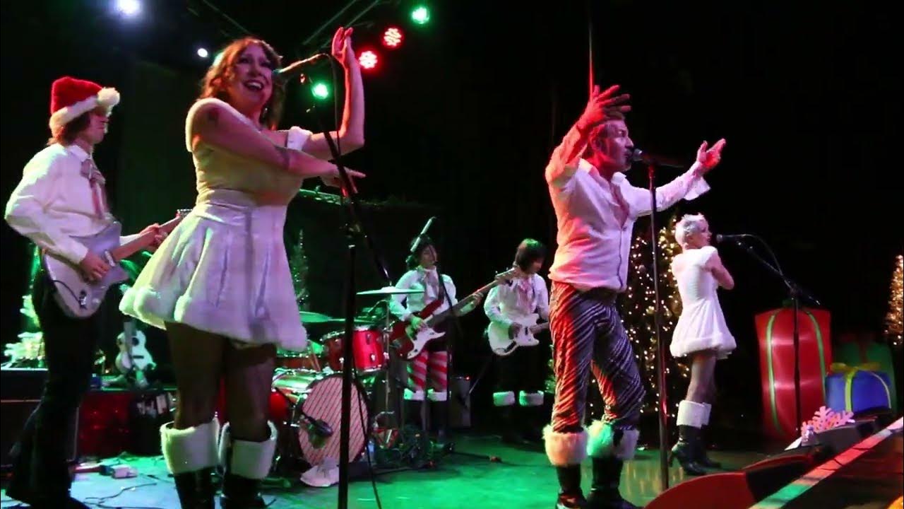 El Vez - Mamacita Donde esta Santa Claus - YouTube