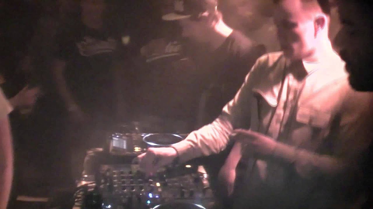 Dj Vic Crezee # 1 @ Zenith Beatville 07/09/11 HD - YouTube