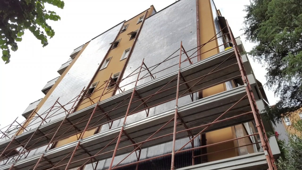 Montaggio ponteggio con partenza con trave reticolare Via Portuense ...