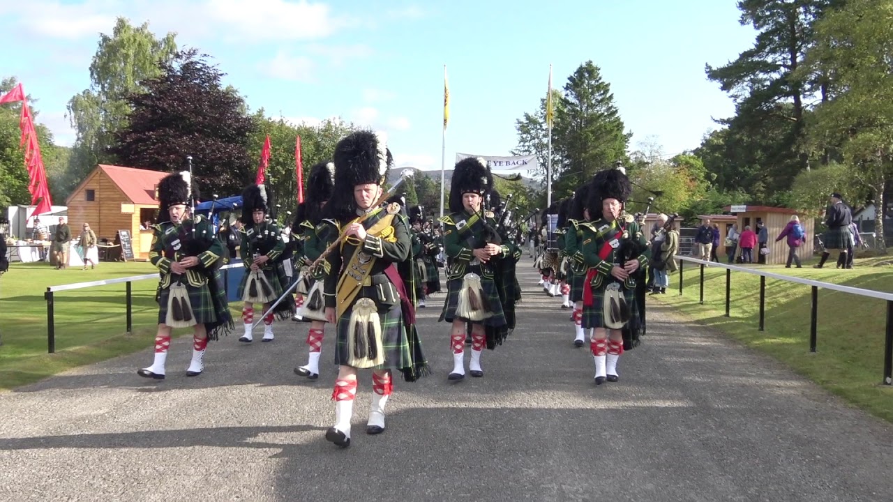 Braemar Gathering 2017 - Huntly & District Pipe Band arrive at the ...