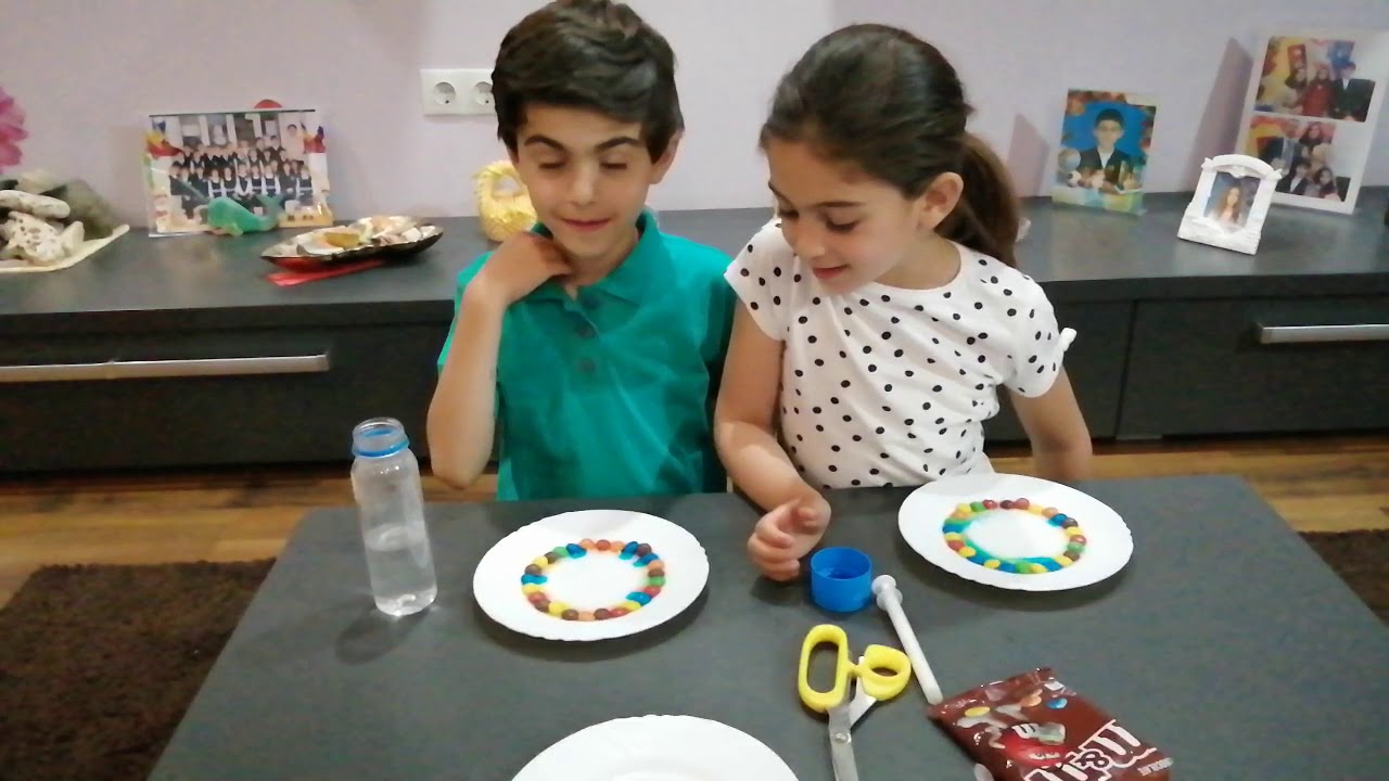 Curcubeu din bomboane M&M 's EXPERIMENT - YouTube