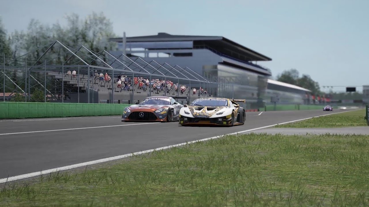 AWESOME GT3 BATTLE AT MONZA - YouTube