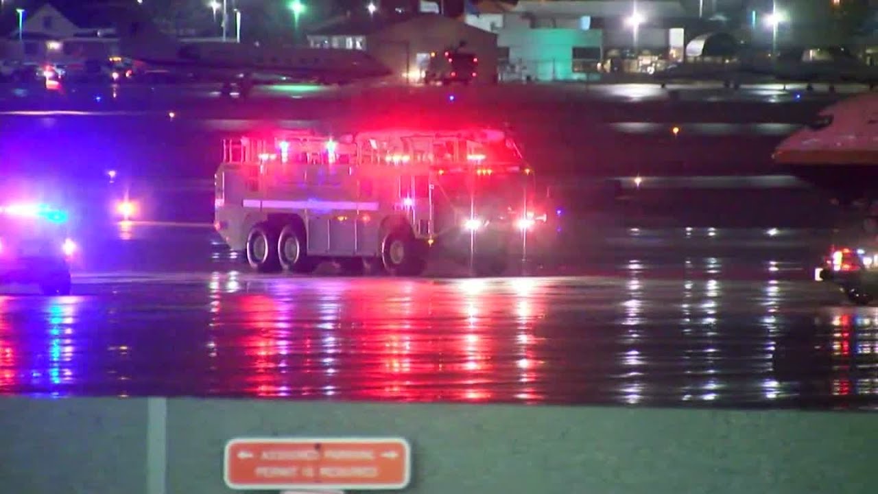 Miami Heat's plane slides on Milwaukee airport runway - YouTube