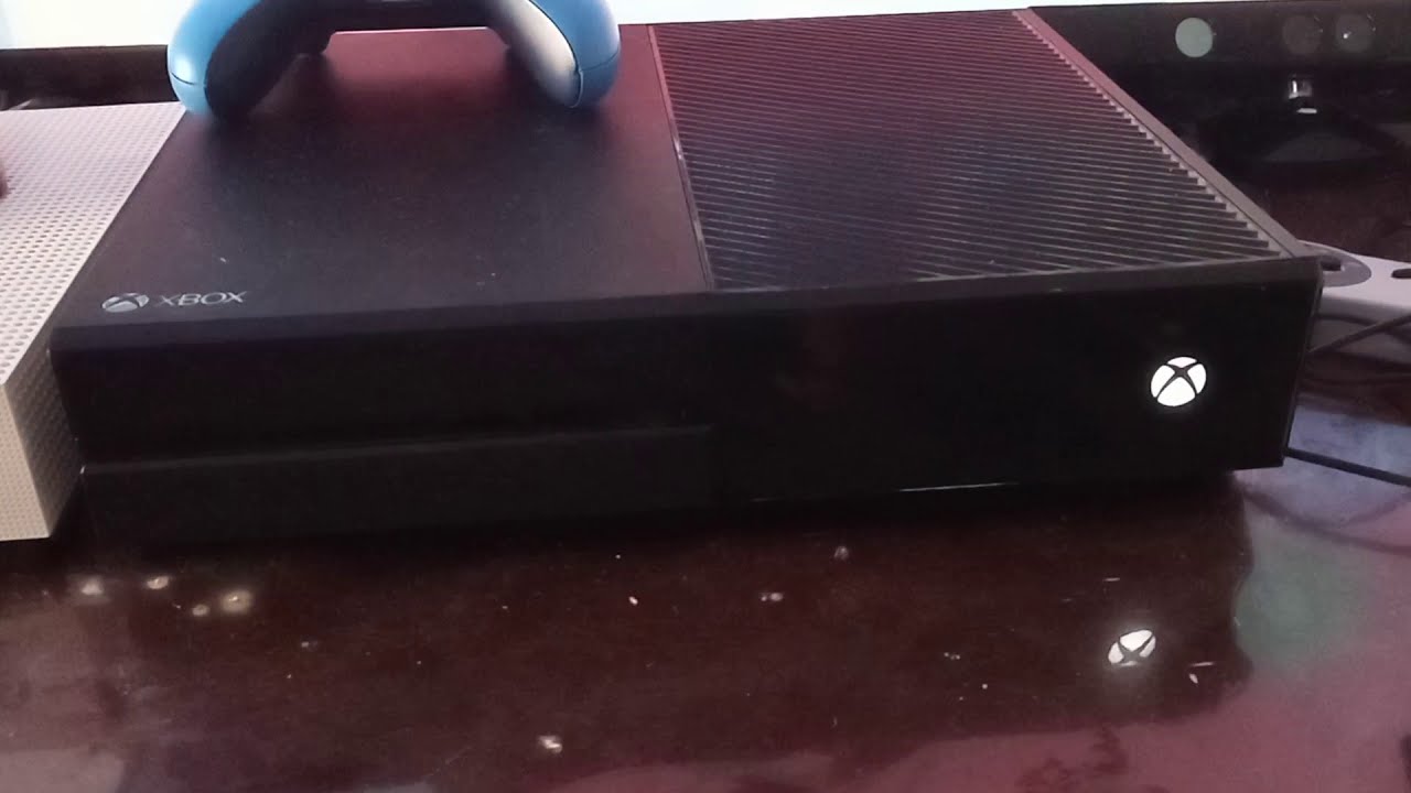 The Xbox one still doesn't read the disc and recognize it - YouTube